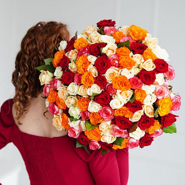 101 роза по низкой цене с доставкой 24 часа по СПб.