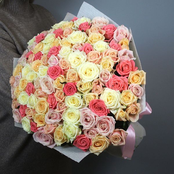 101 роза по низкой цене с доставкой 24 часа по СПб.